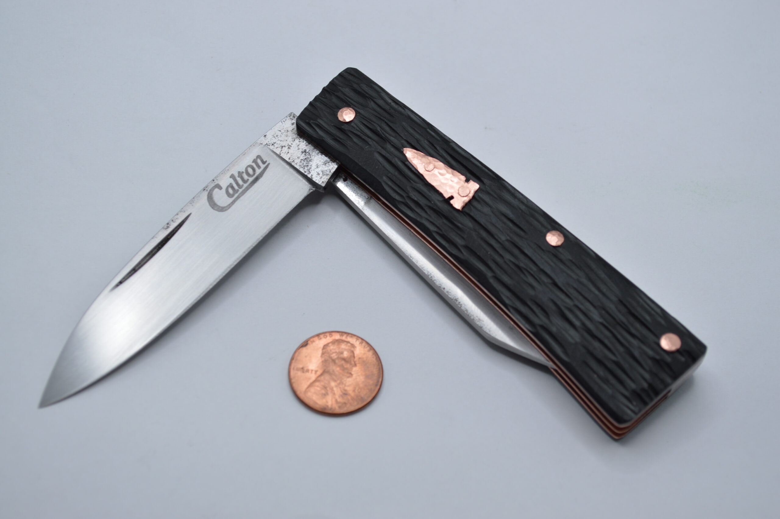 440c 4" double bladed scagel pattern slipjoint in black paper jigged ...